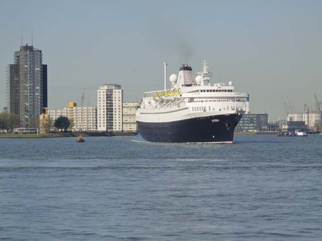 Cruiseschip ms Astoria van Cruise & Maritime Voyages aan de Cruise ...