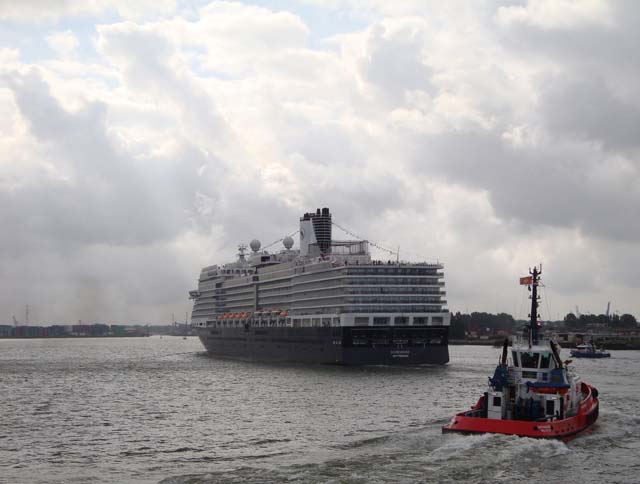 Cruiseschip ms Eurodam van de Holland America Line aan de Cruise ...