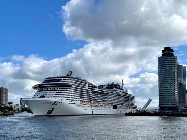 Cruiseschip ms MSC Virtuosa van MSC Cruises aan de Cruise Terminal ...