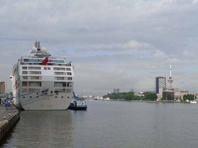 Cruiseschip ms Sea Princess van Princess Cruises aan de Cruise Terminal ...