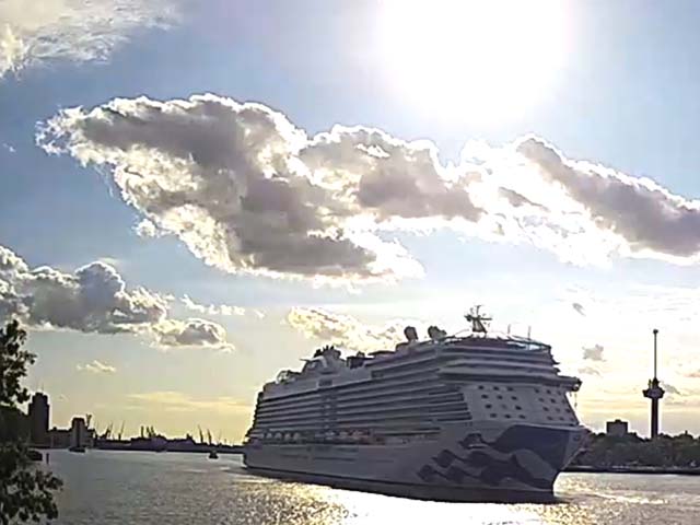 Cruiseschip ms Sky Princess van Princess Cruises aan de Cruise Terminal ...